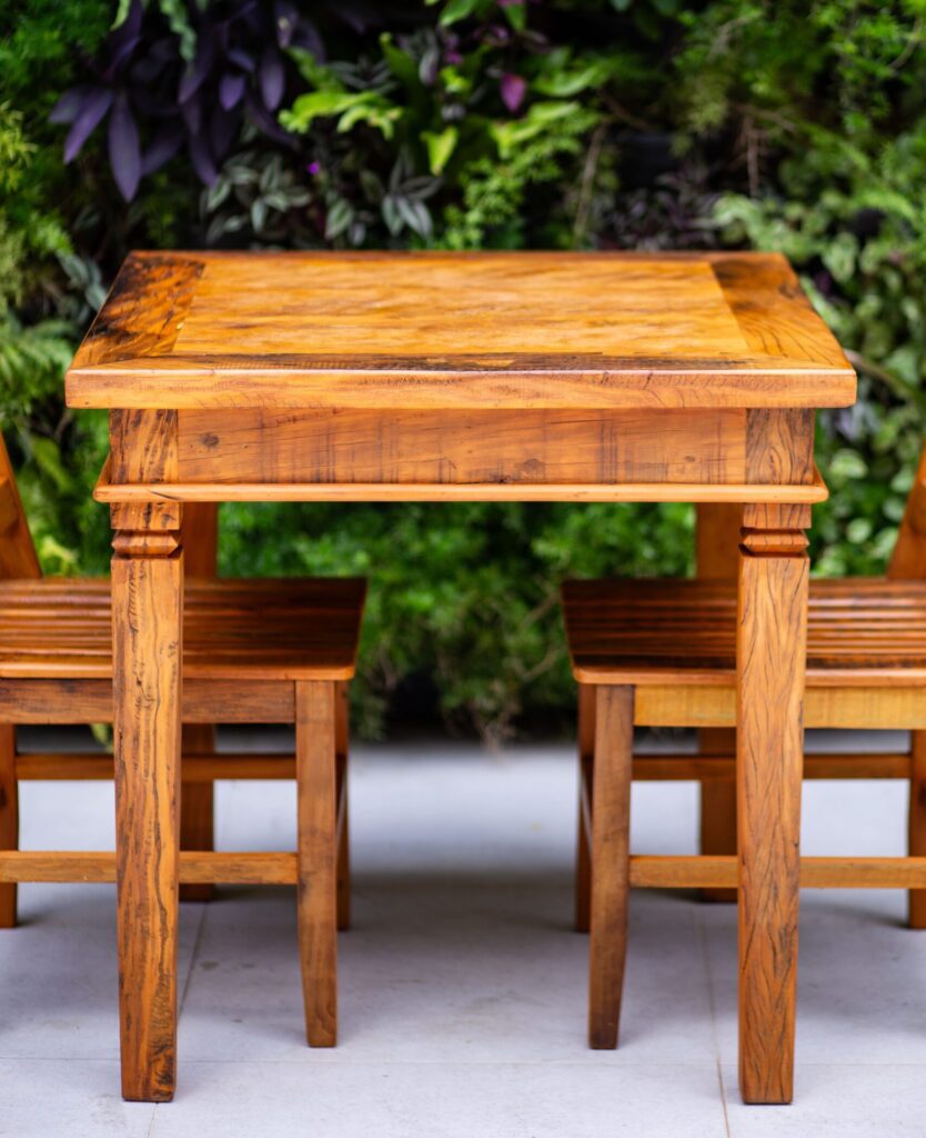 Mesa Rústica Peroba Rosa 80x80 - Empório Santa Inês